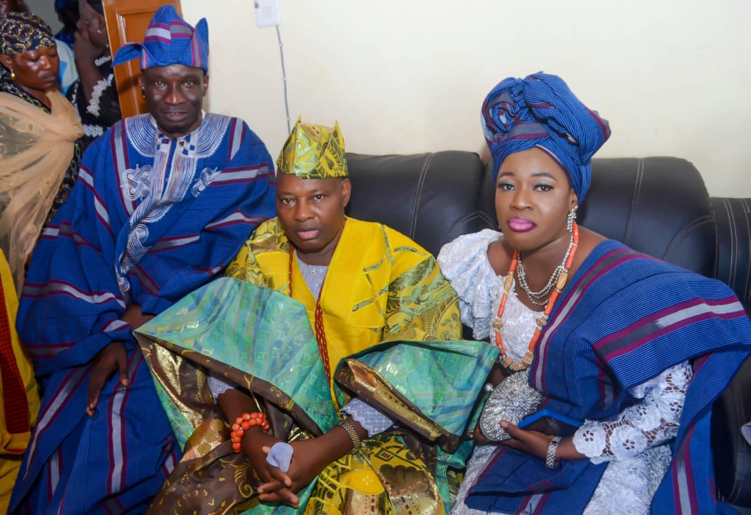 Jubilation as Olubadan Installs Bola Akinyemi as Mogaji of Olusoji ...