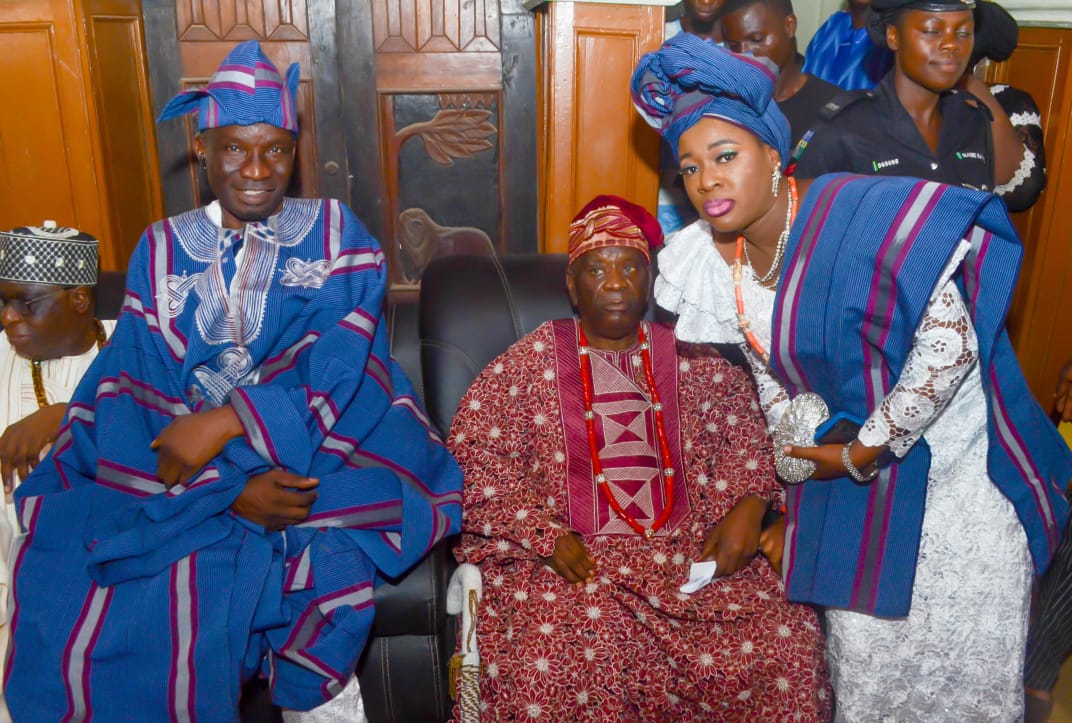 Jubilation as Olubadan Installs Bola Akinyemi as Mogaji of Olusoji ...