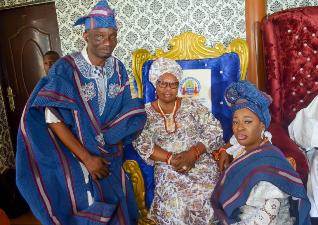 Jubilation as Olubadan Installs Bola Akinyemi as Mogaji of Olusoji ...